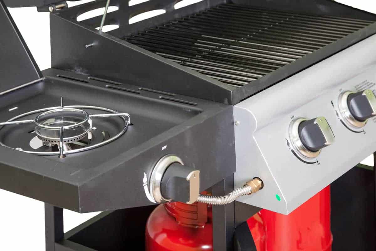 Weber Genesis E-330 Review: Is It Worth A Second Look?