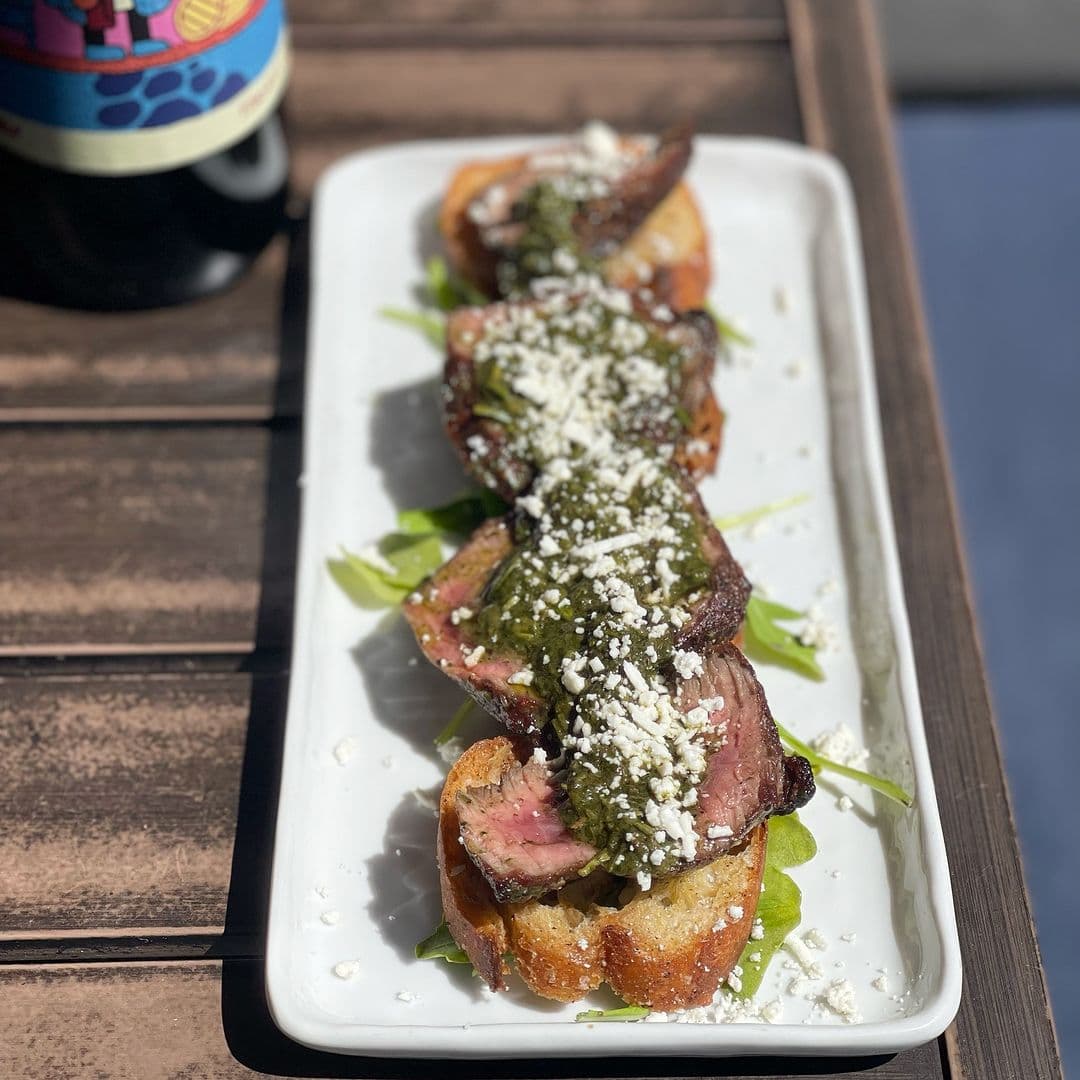 Steak Crostini Recipe: Perfectly Sweet, Savory & Tangy