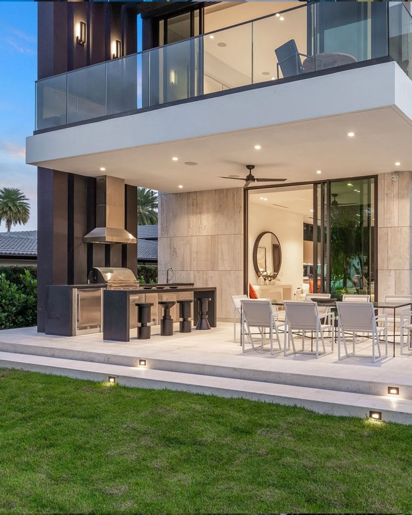 15 Trendy Upgrades For A Stunning Luxury Outdoor Kitchen
