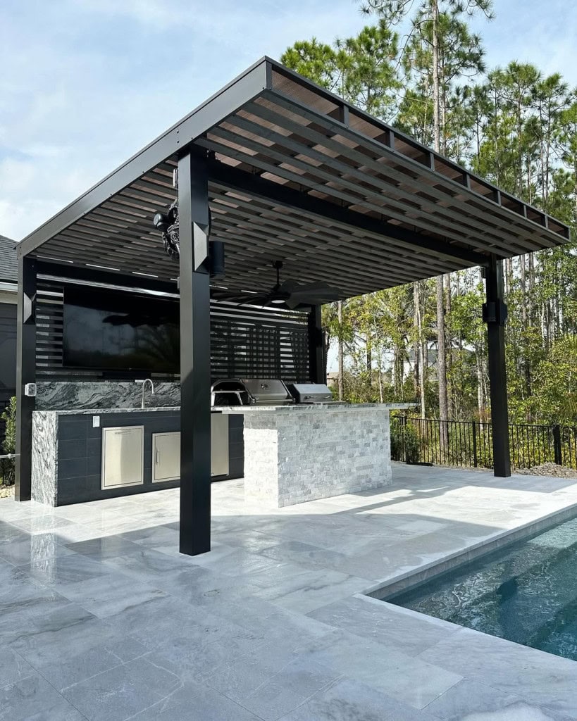 15 Trendy Upgrades For A Stunning Luxury Outdoor Kitchen