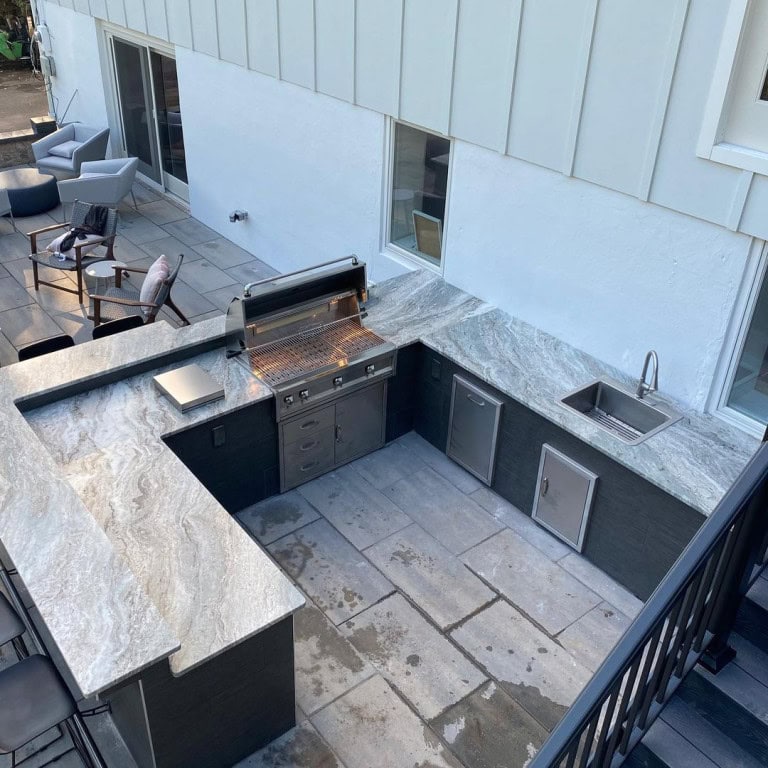 15 Trendy Upgrades For A Stunning Luxury Outdoor Kitchen