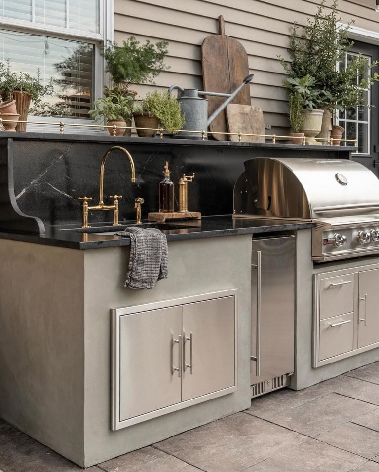 15 Trendy Upgrades For A Stunning Luxury Outdoor Kitchen