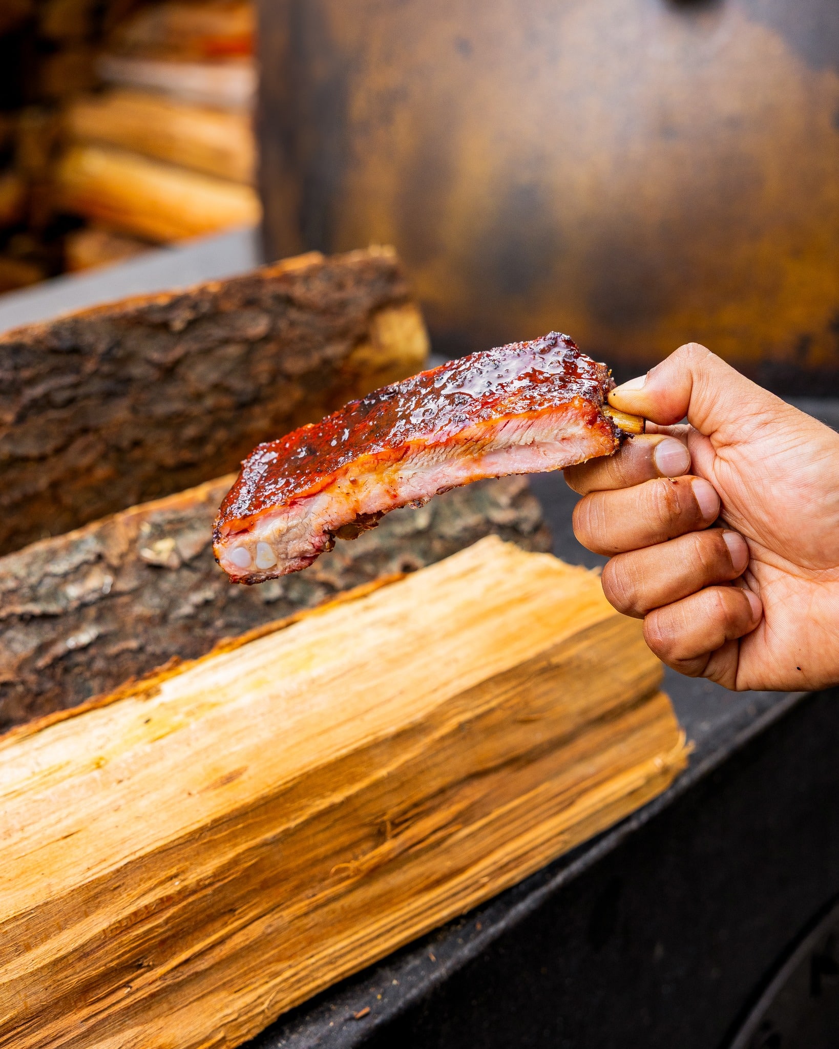 BBQ Wood Guide: Flavor Pairings & Grilling Tips (2025)